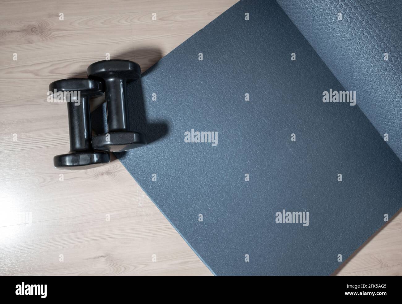 High angle shot of dumbbells and home training mat Stock Photo - Alamy