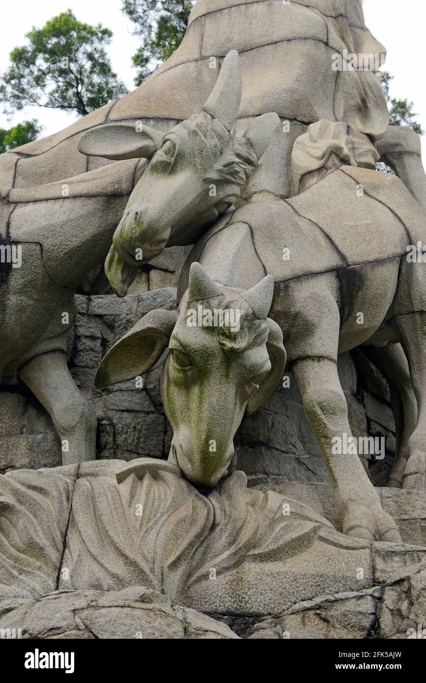 Five ram statue hi-res stock photography and images - Alamy