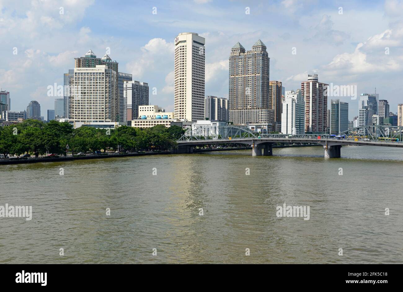 View of Haizhu bridge over the Pearl river in central Guangzhou, China ...