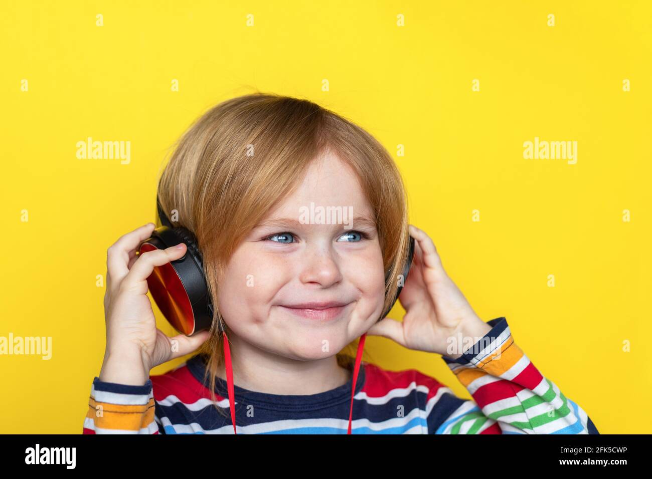 Child listening to music hi-res stock photography and images - Alamy