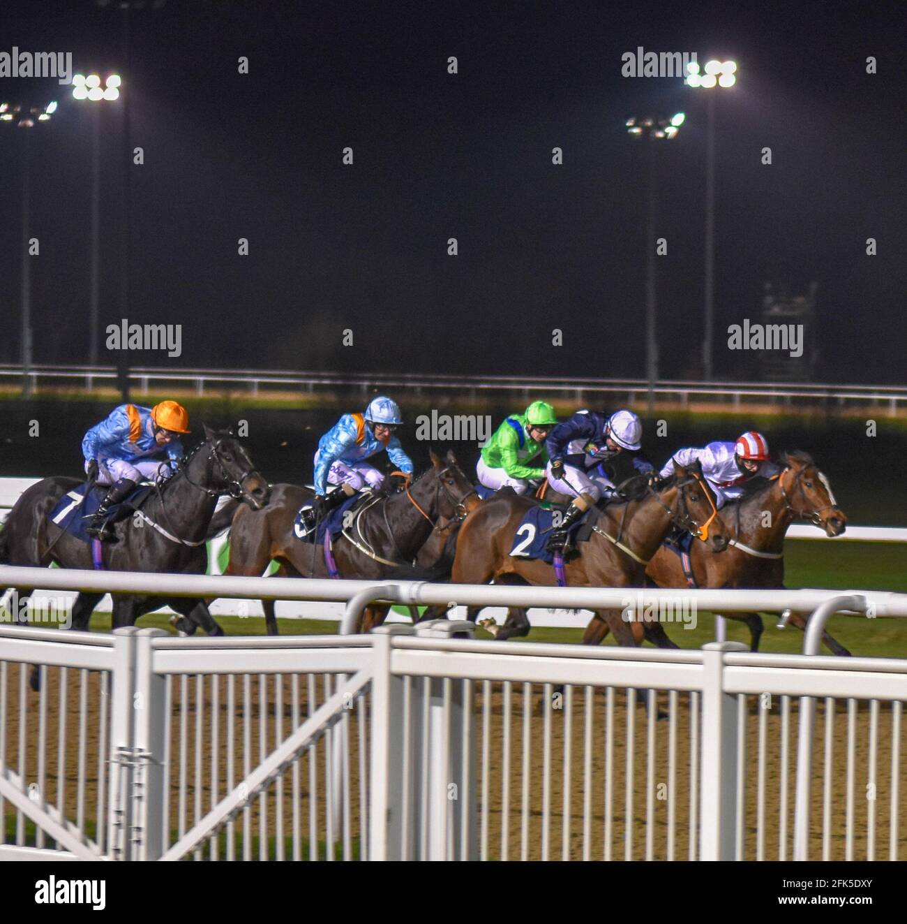 Crowds watching at cheltenham hi-res stock photography and images - Alamy