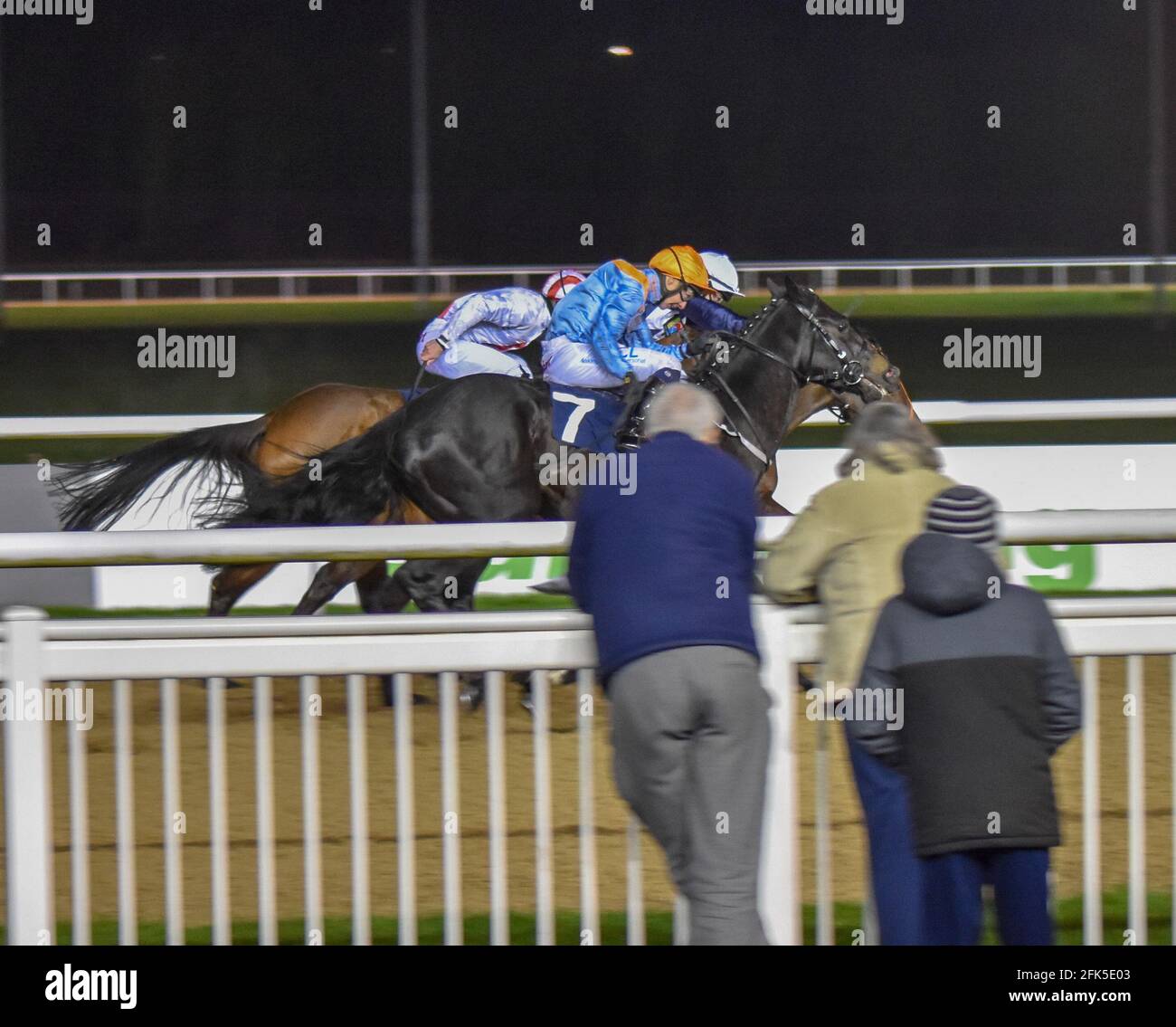 Crowds watching at cheltenham hi-res stock photography and images - Alamy