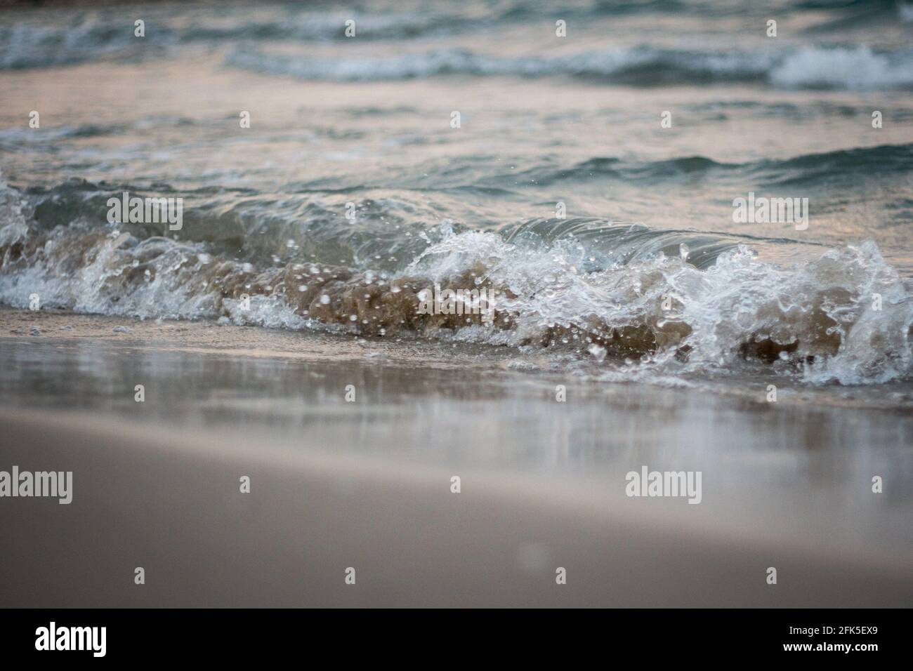 Deep ocean waves washing shore hi-res stock photography and images - Alamy