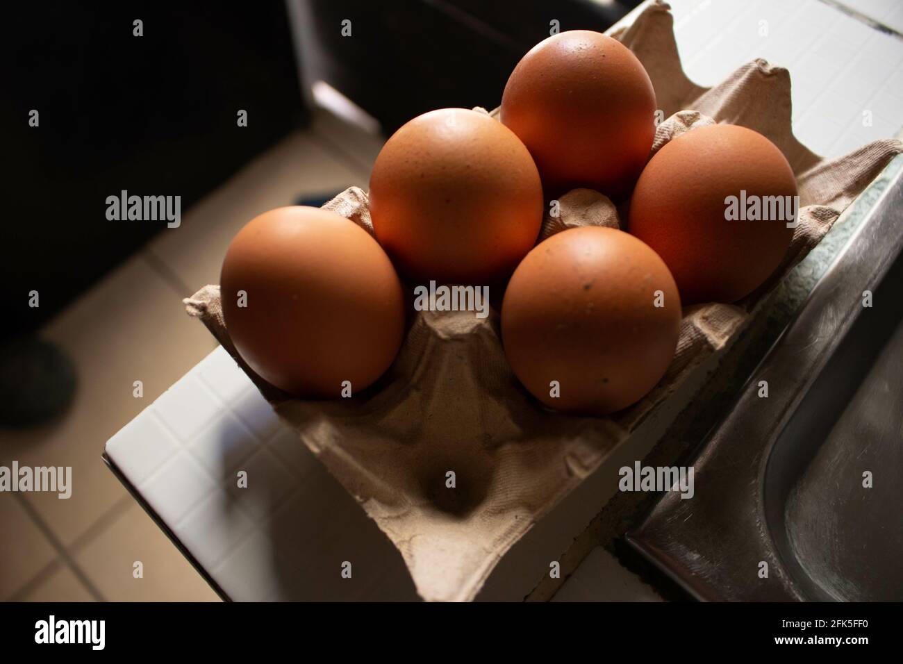 Raw cardboard hi-res stock photography and images - Alamy