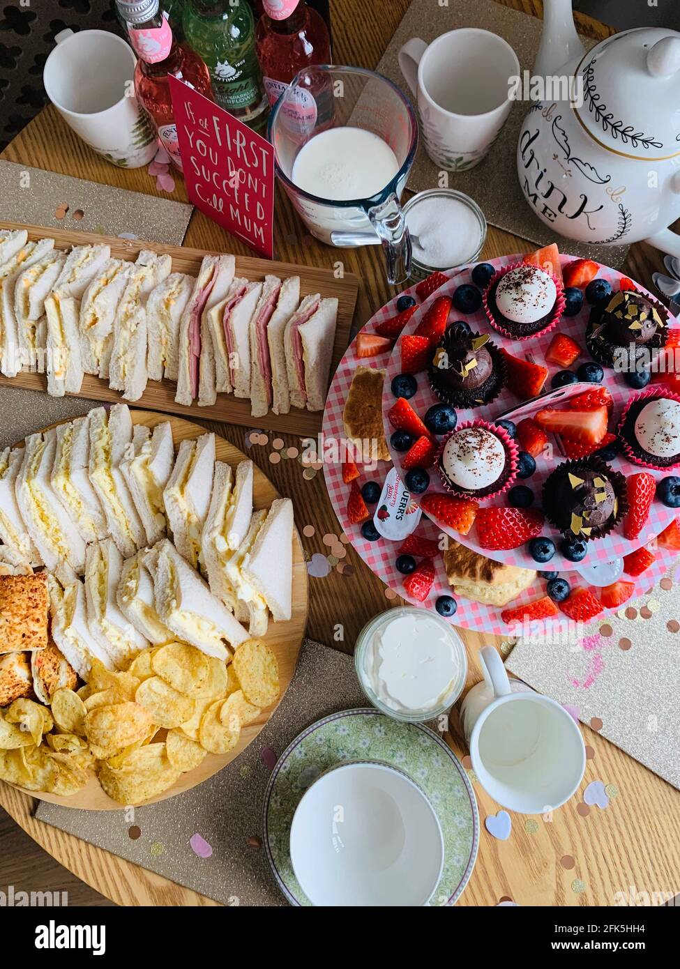 Afternoon tea garden hi-res stock photography and images - Alamy