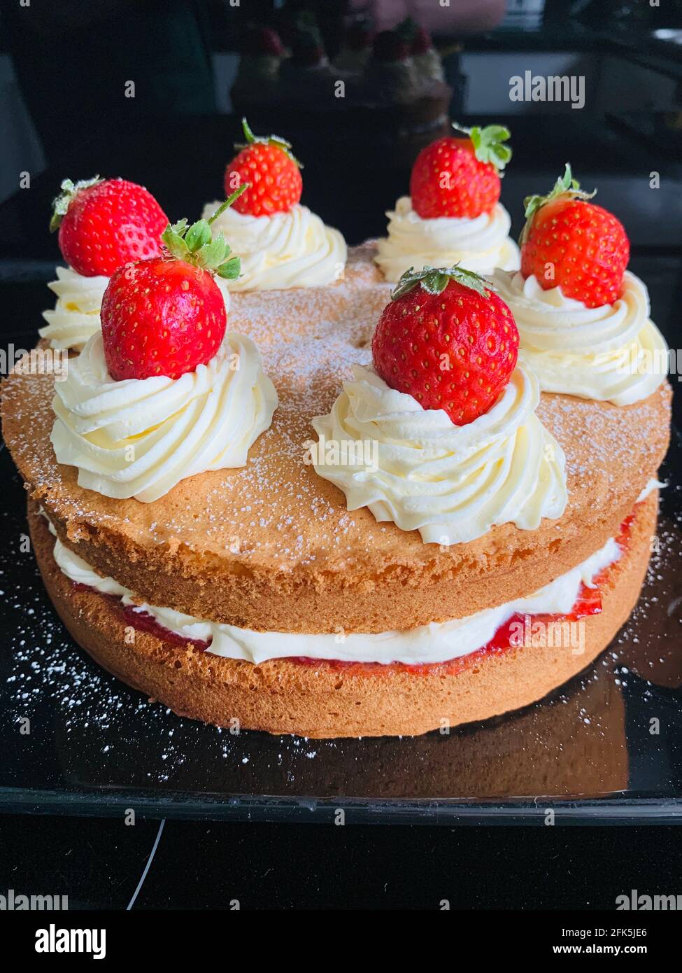 Victoria sponge close up hi-res stock photography and images - Alamy