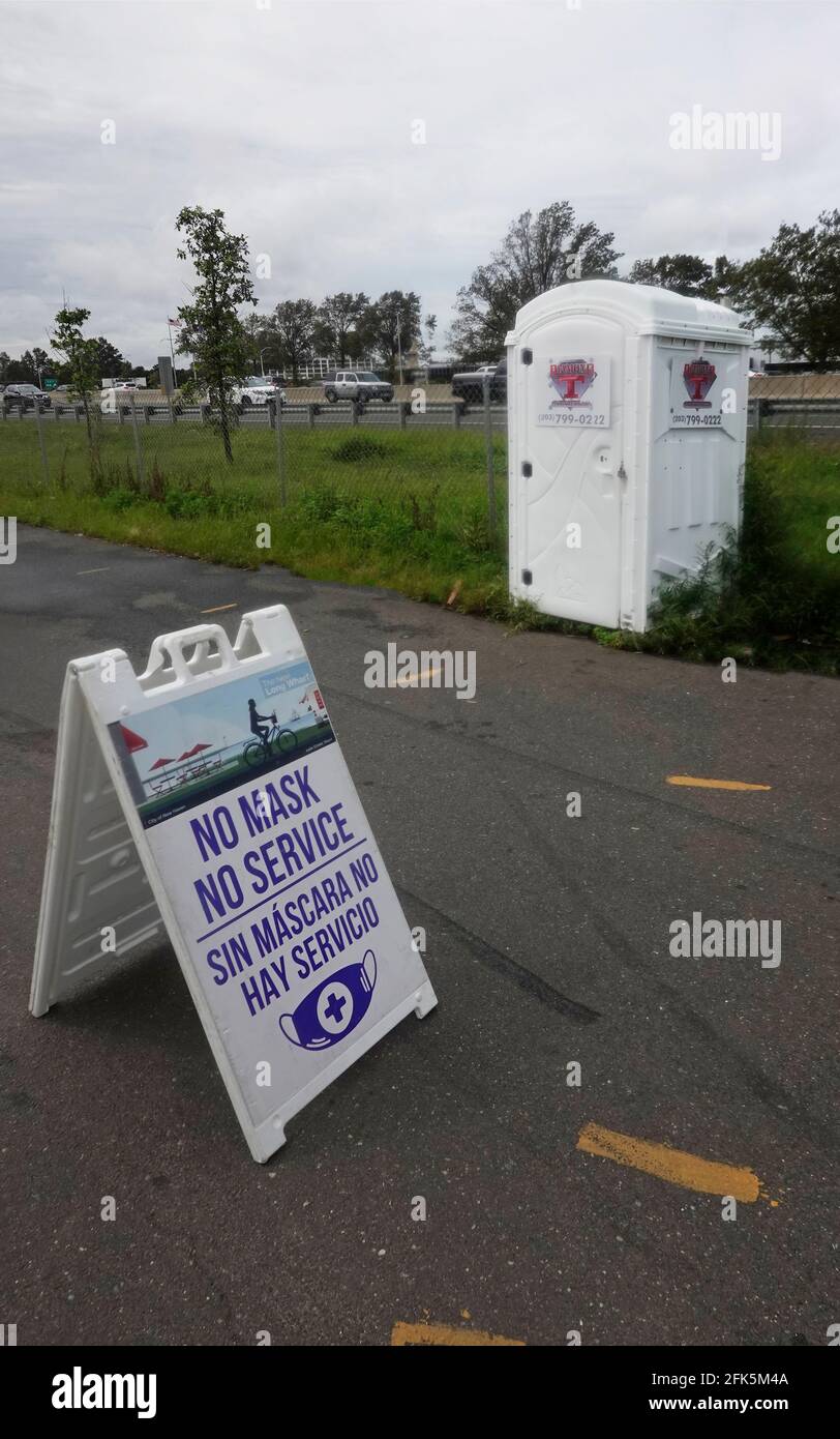 no mask no service sign at rest stop on Highway 95 in New Haven CT ...