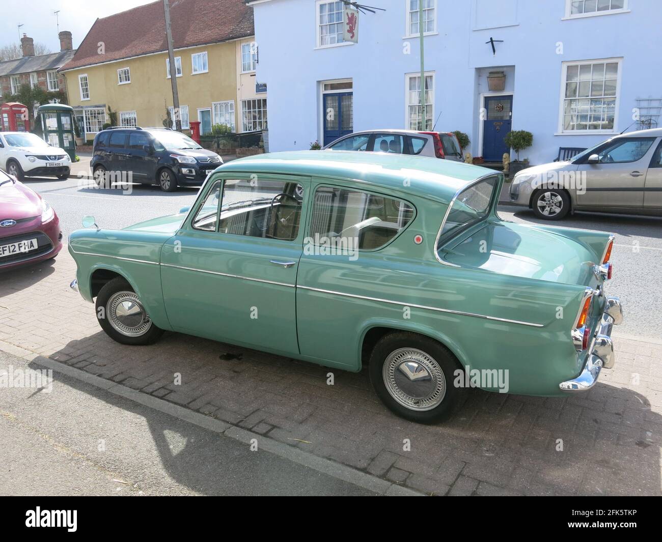 Similar to the model in the Harry Potter film: a classic car, the Ford ...