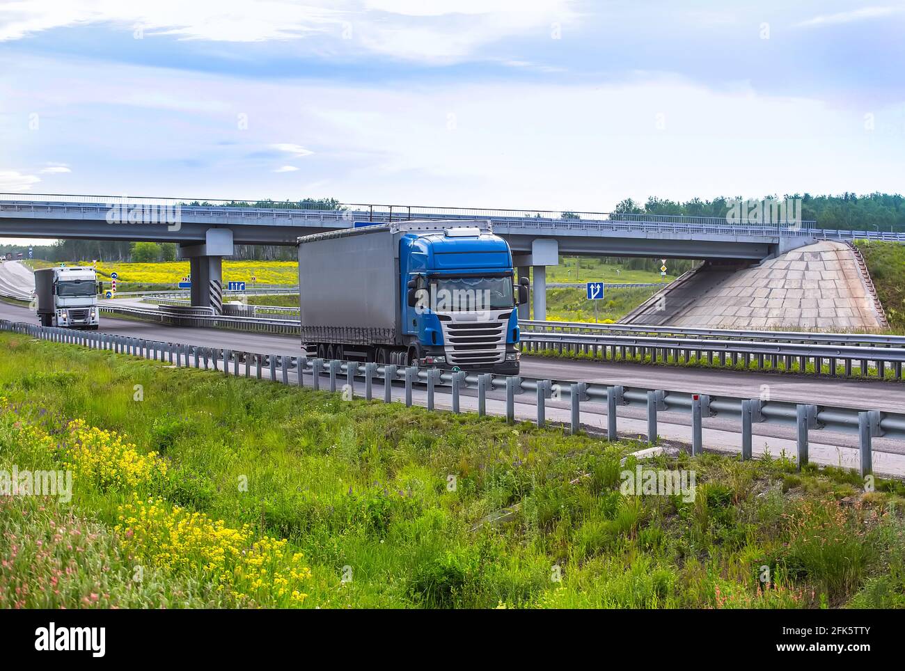 Two way truck hi-res stock photography and images - Alamy