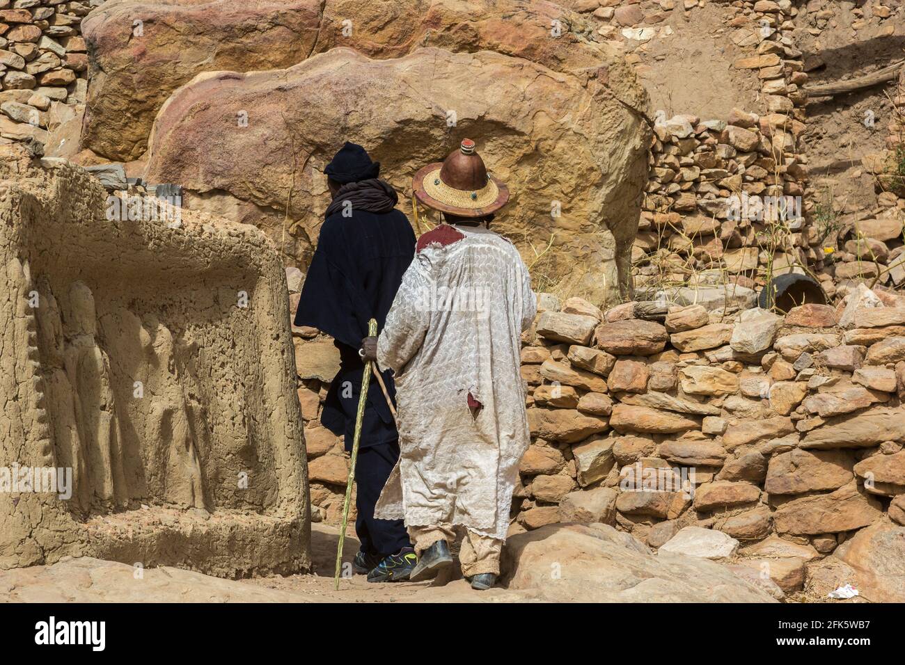 Abandoned cliff dwellings on the Bandiagara escarpment above Piri ...
