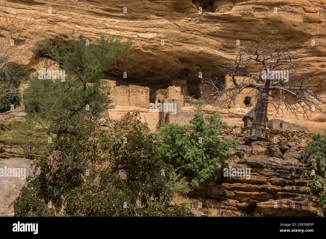 Abandoned cliff dwellings on the Bandiagara escarpment above Piri ...
