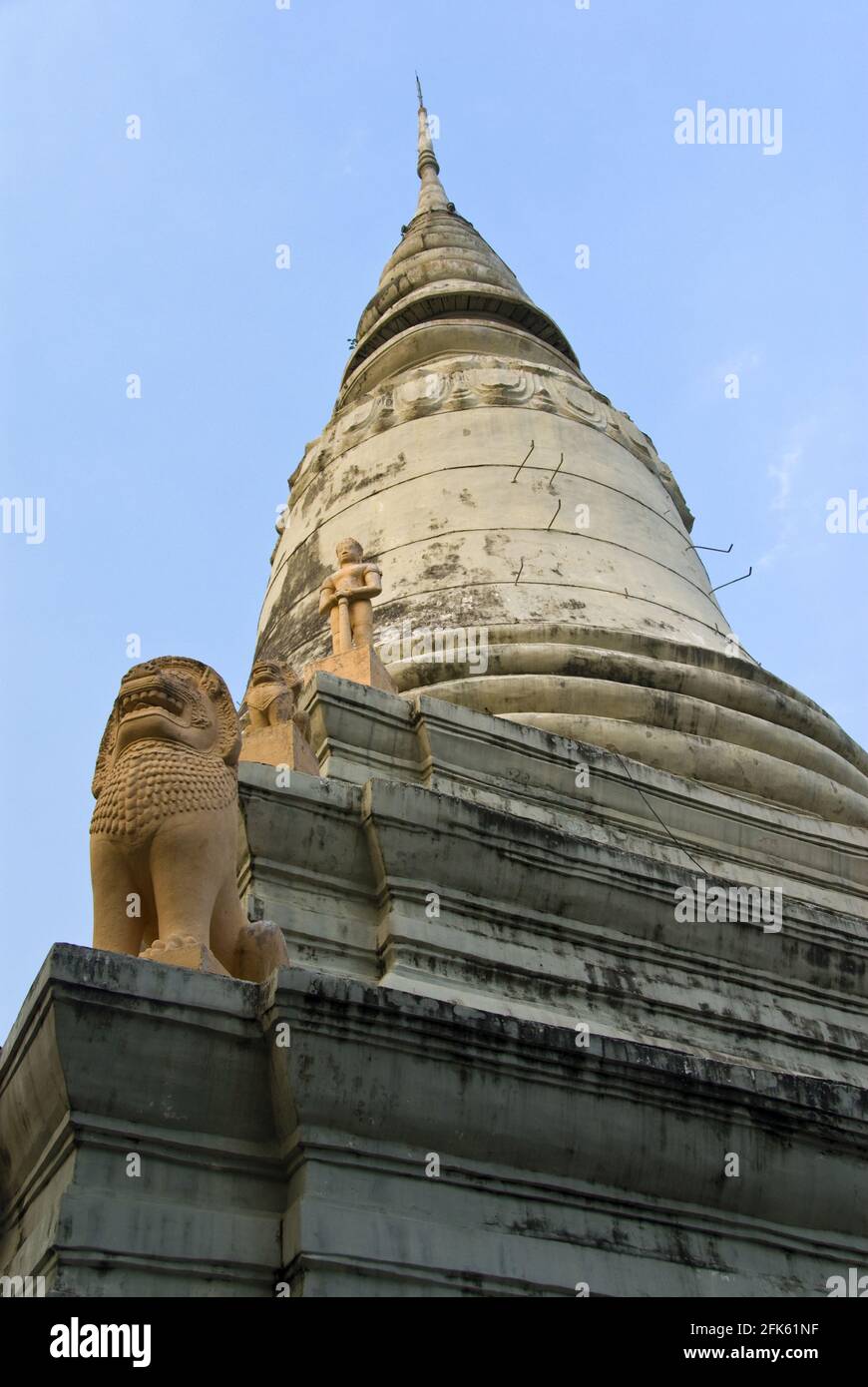 Lion statues at the main Stupa at Wat Phnom, Phnom Penh, Cambodia Stock ...