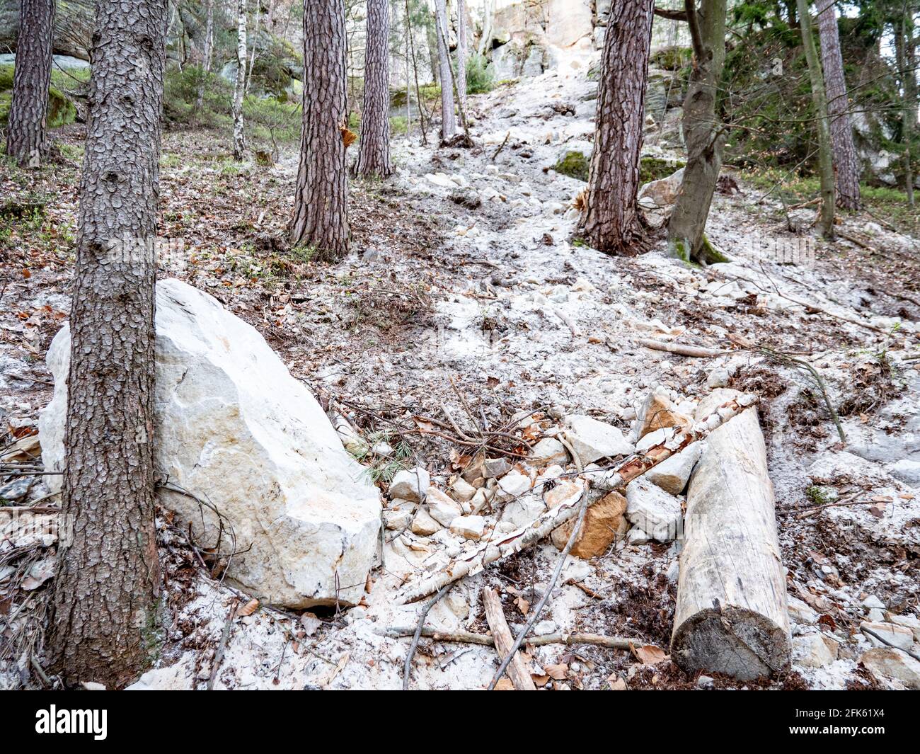 Broken clay target hi-res stock photography and images - Alamy