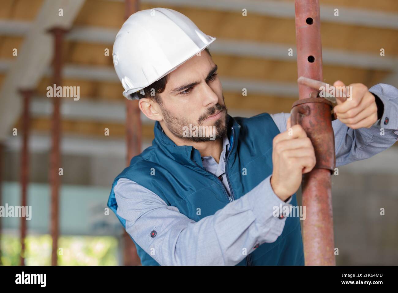 Flange worker hi-res stock photography and images - Alamy