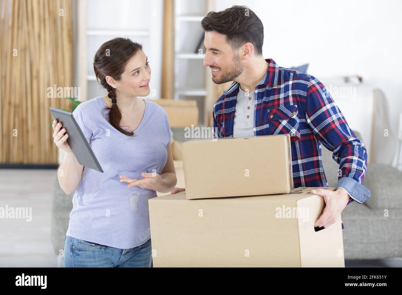 Portrait couple moving houses hi-res stock photography and images - Alamy