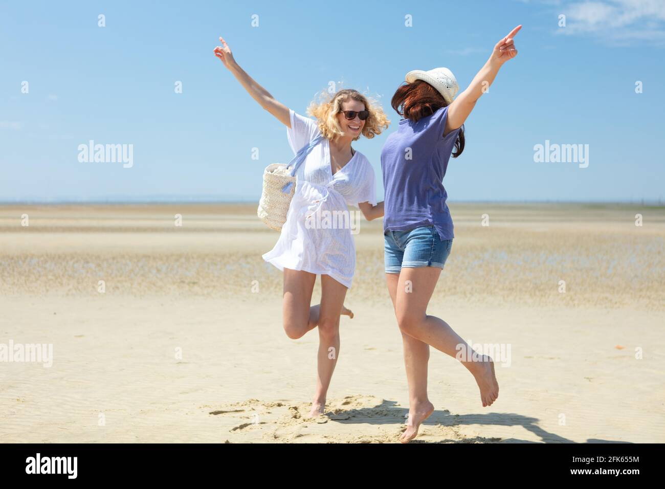 Having fun on beach los hi-res stock photography and images - Alamy