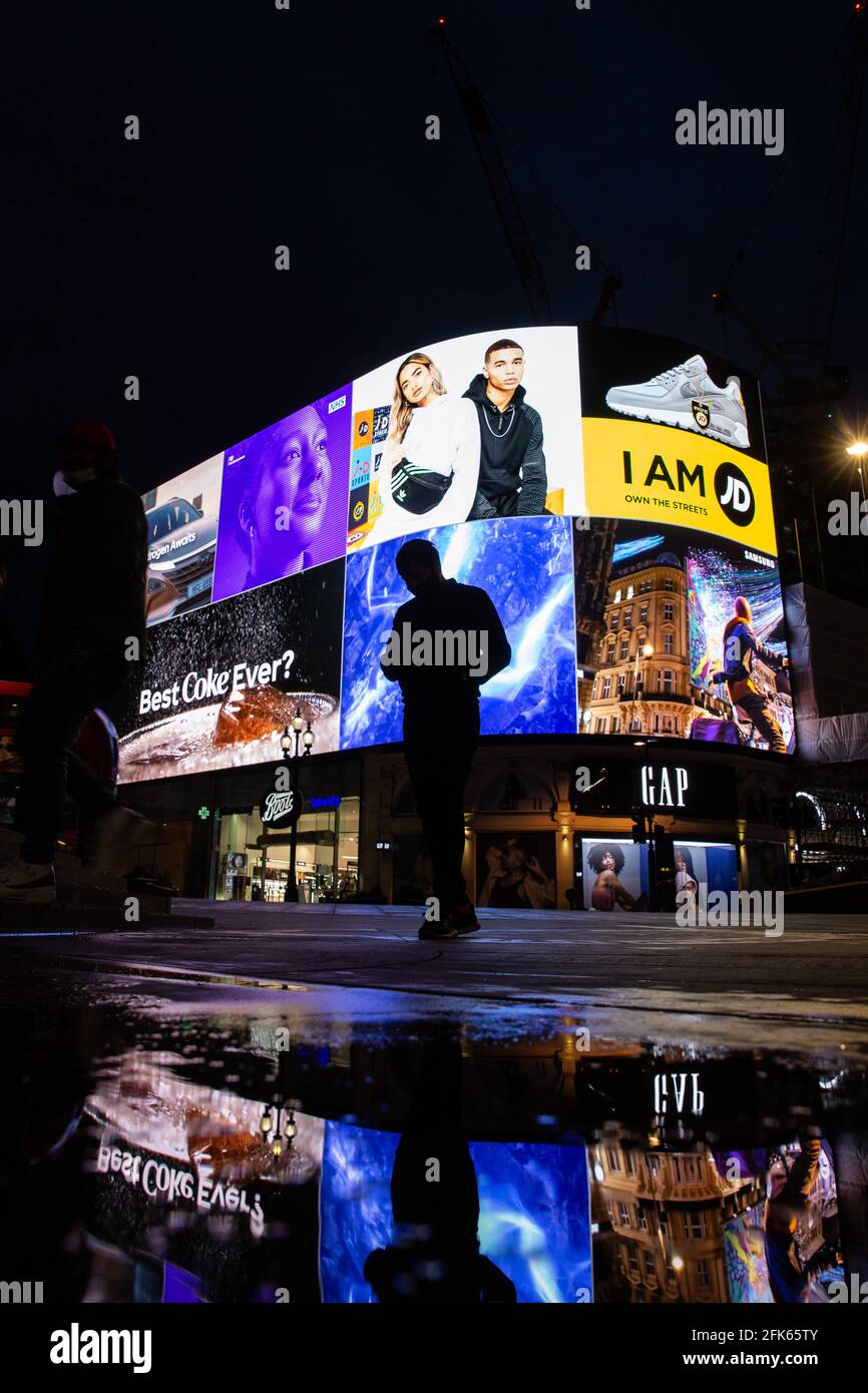 Opening up a map hi-res stock photography and images - Alamy