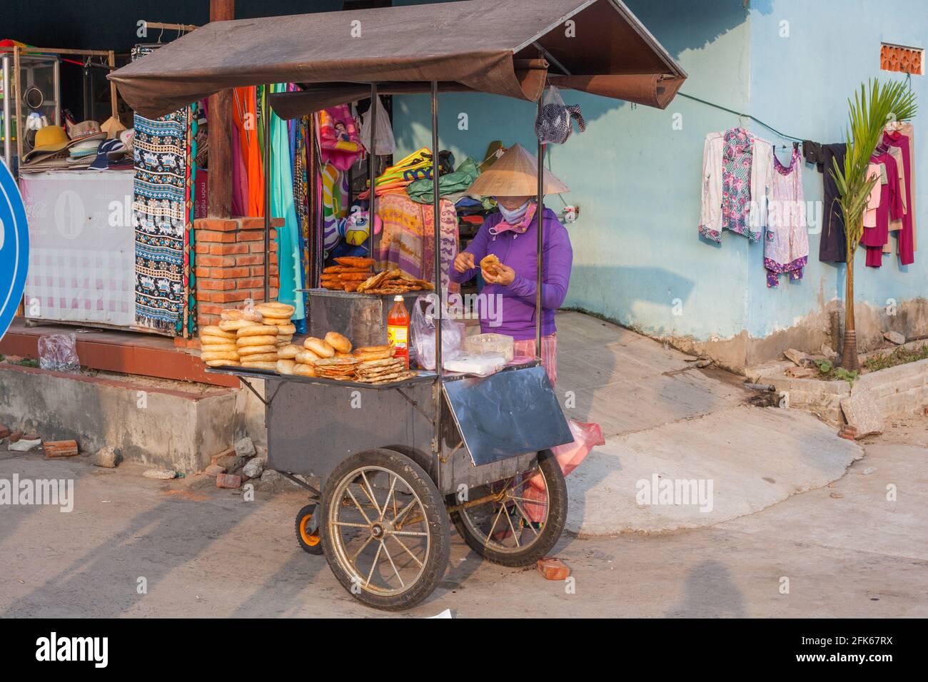 Vietnamese Food Cart Ben Nghe Street Food Market – A Hidden Gem For