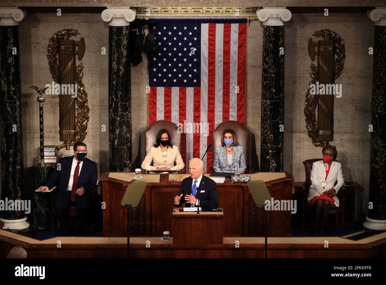 House speaker on dais hi-res stock photography and images - Alamy