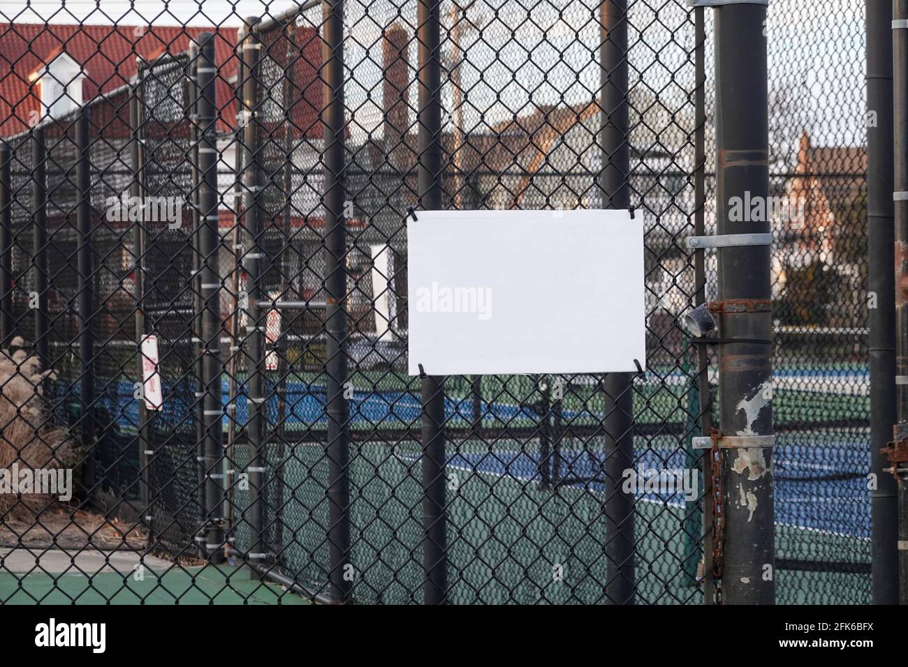 Blank sign gate hi-res stock photography and images - Alamy