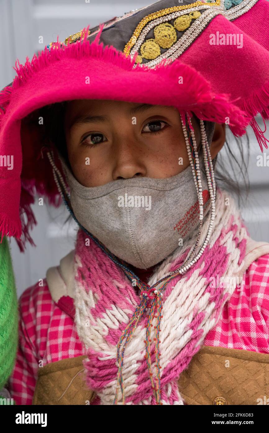 Andean women in traditional dress Stock Photo - Alamy