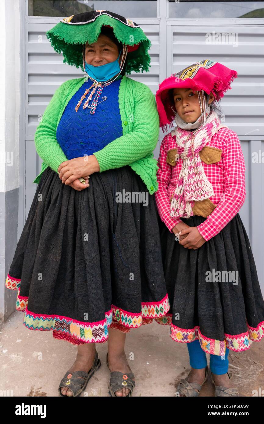 Andean women in traditional dress Stock Photo - Alamy