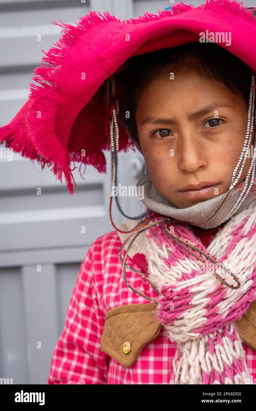Andean women in traditional dress Stock Photo - Alamy