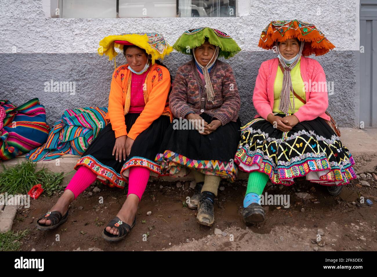 Andean women in traditional dress Stock Photo - Alamy