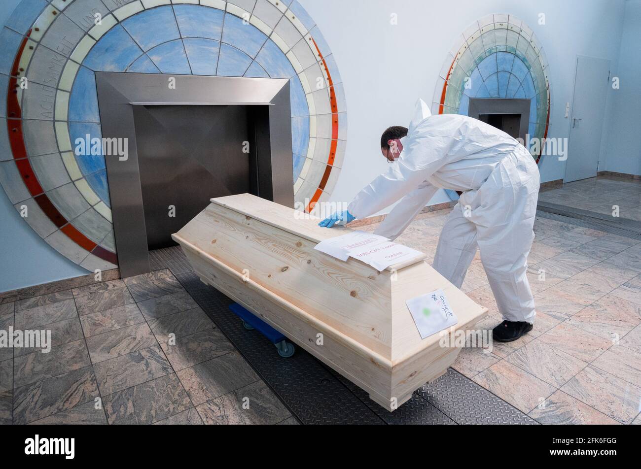 Giesen, Germany. 28th Apr, 2021. Cremation technician Dirk Müller ...