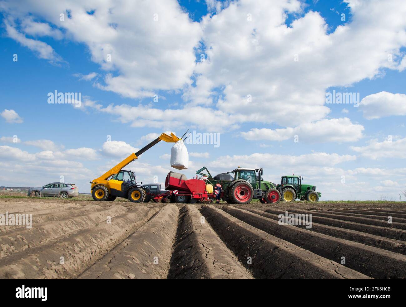 Farmers planting potato field hi-res stock photography and images - Alamy