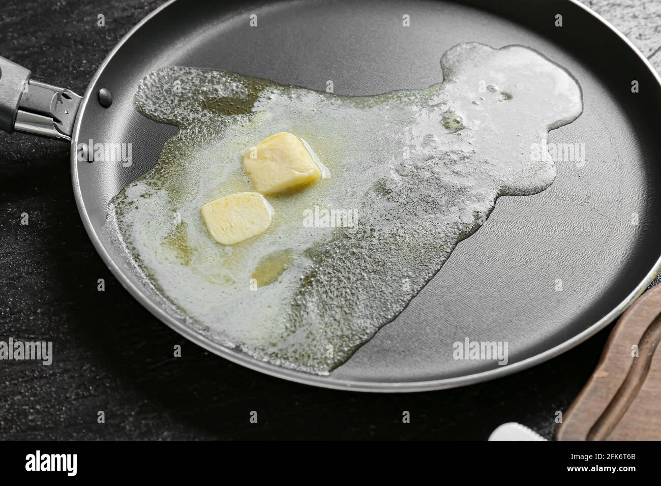 Frying pan with melted butter, closeup Stock Photo - Alamy