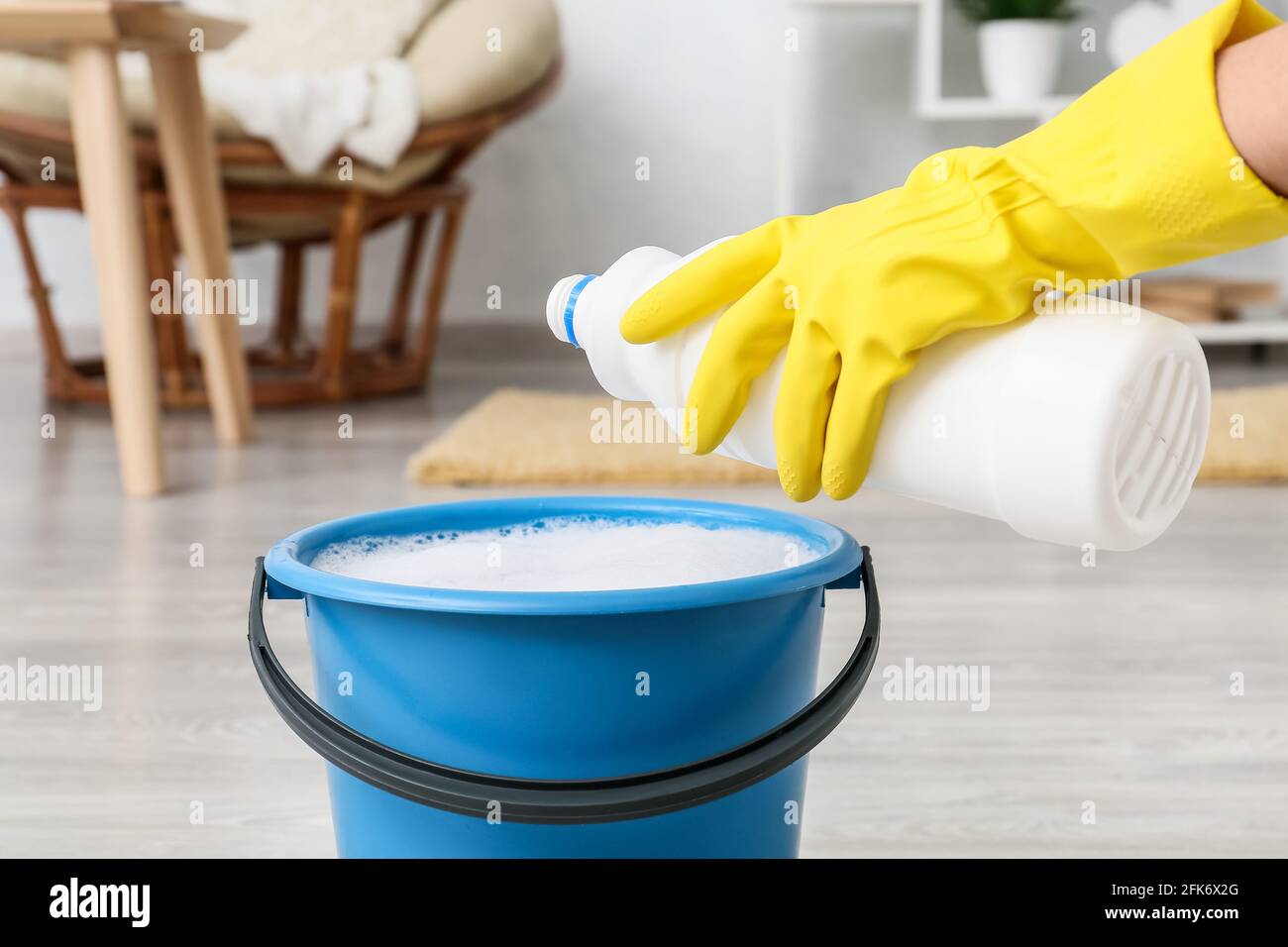 Pouring detergent bucket hi-res stock photography and images - Alamy