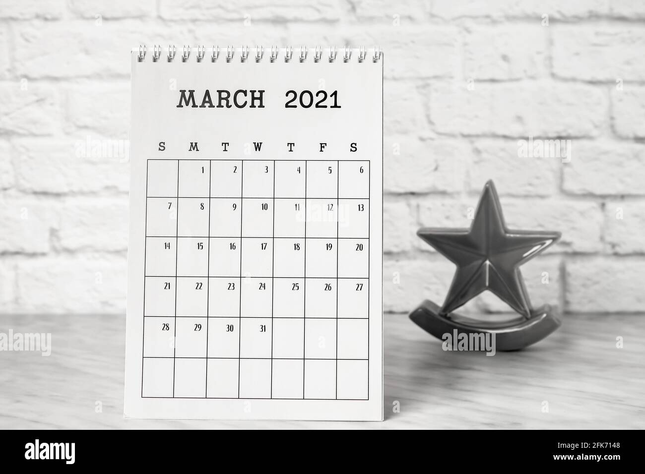 Flip paper calendar on table Stock Photo - Alamy