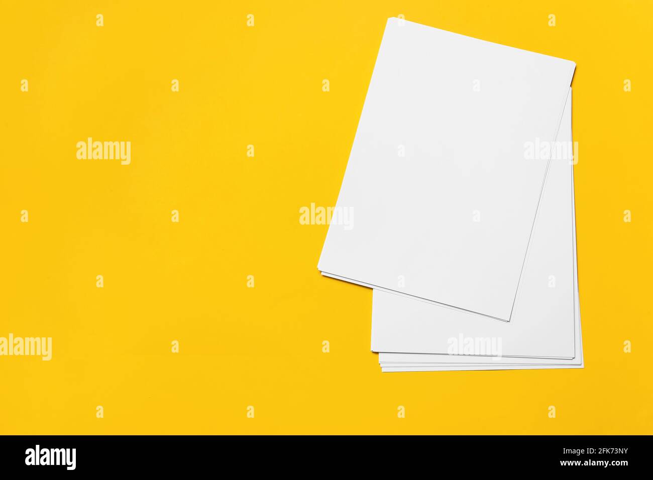 Blank sheets of paper on color background Stock Photo - Alamy