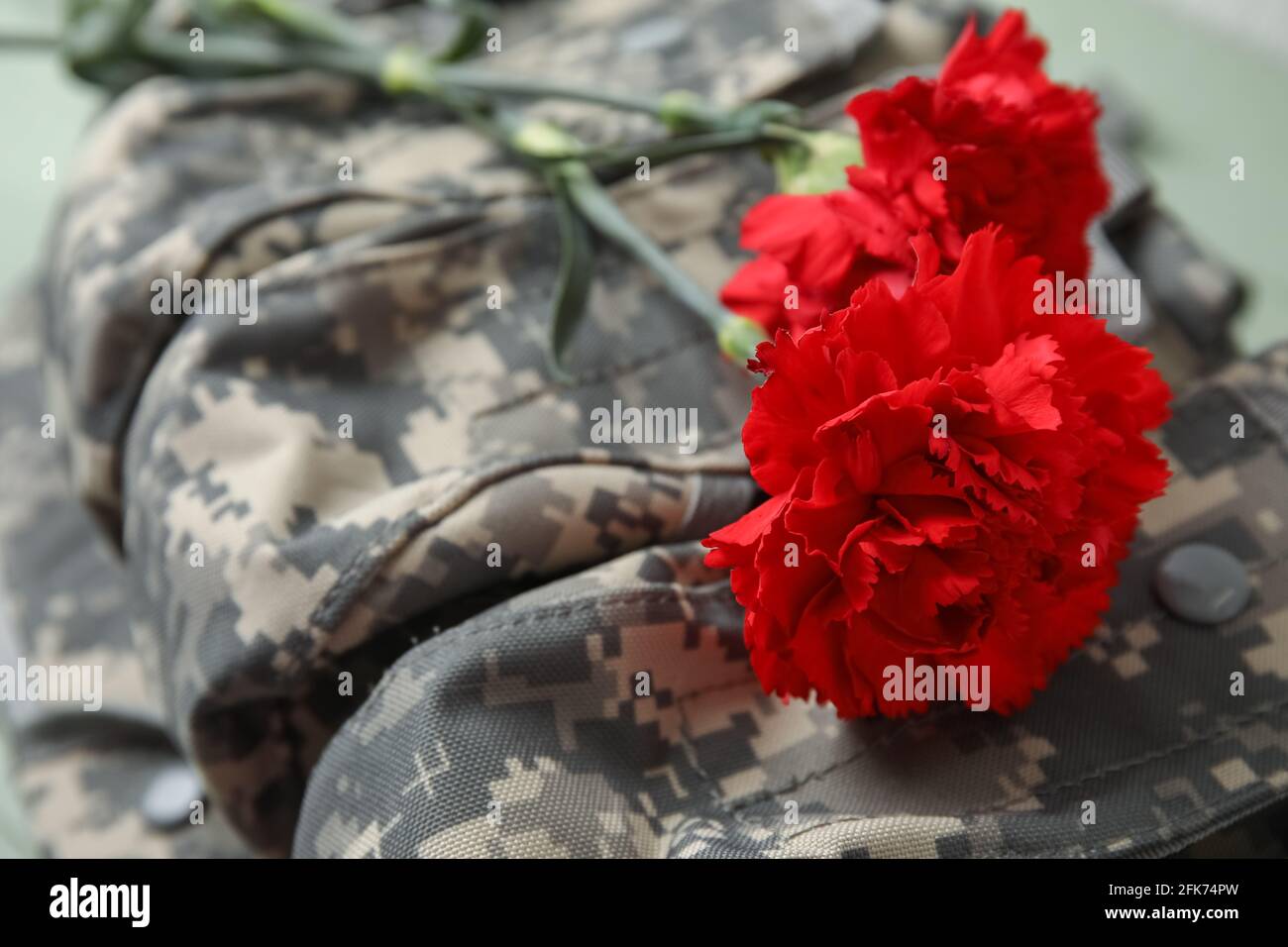 Mourning military flowers hi-res stock photography and images - Alamy