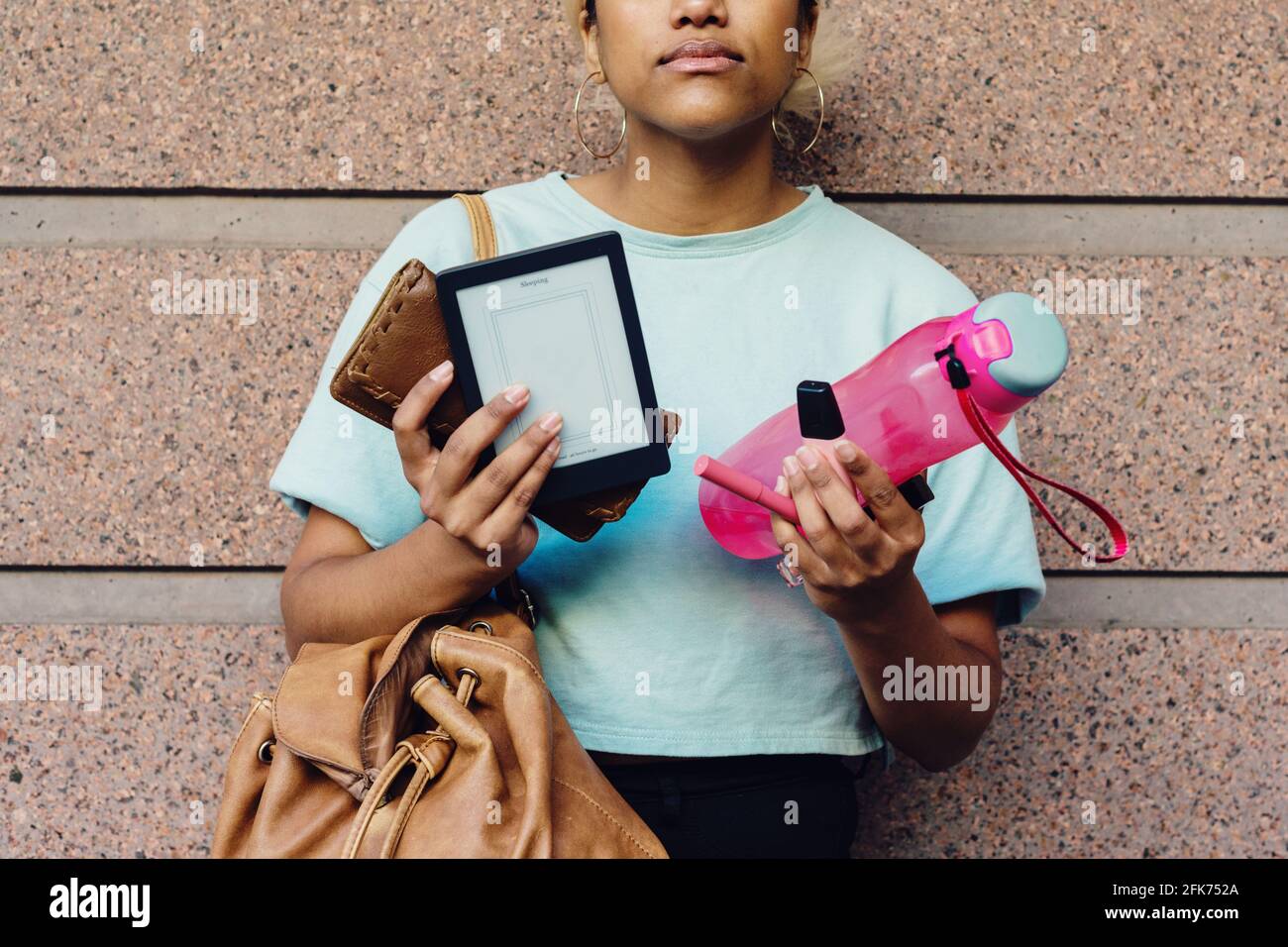 Holding ereader hi-res stock photography and images - Alamy