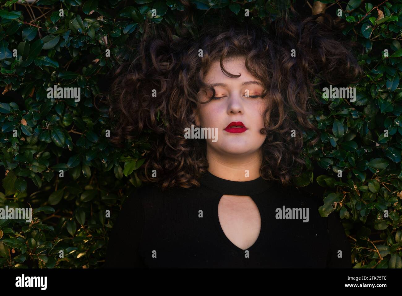 Curvy brunette woman hi-res stock photography and images - Alamy