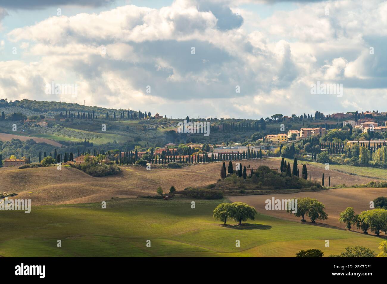 The beautiful and wonderful colors of the autumn landscape of Tuscany ...