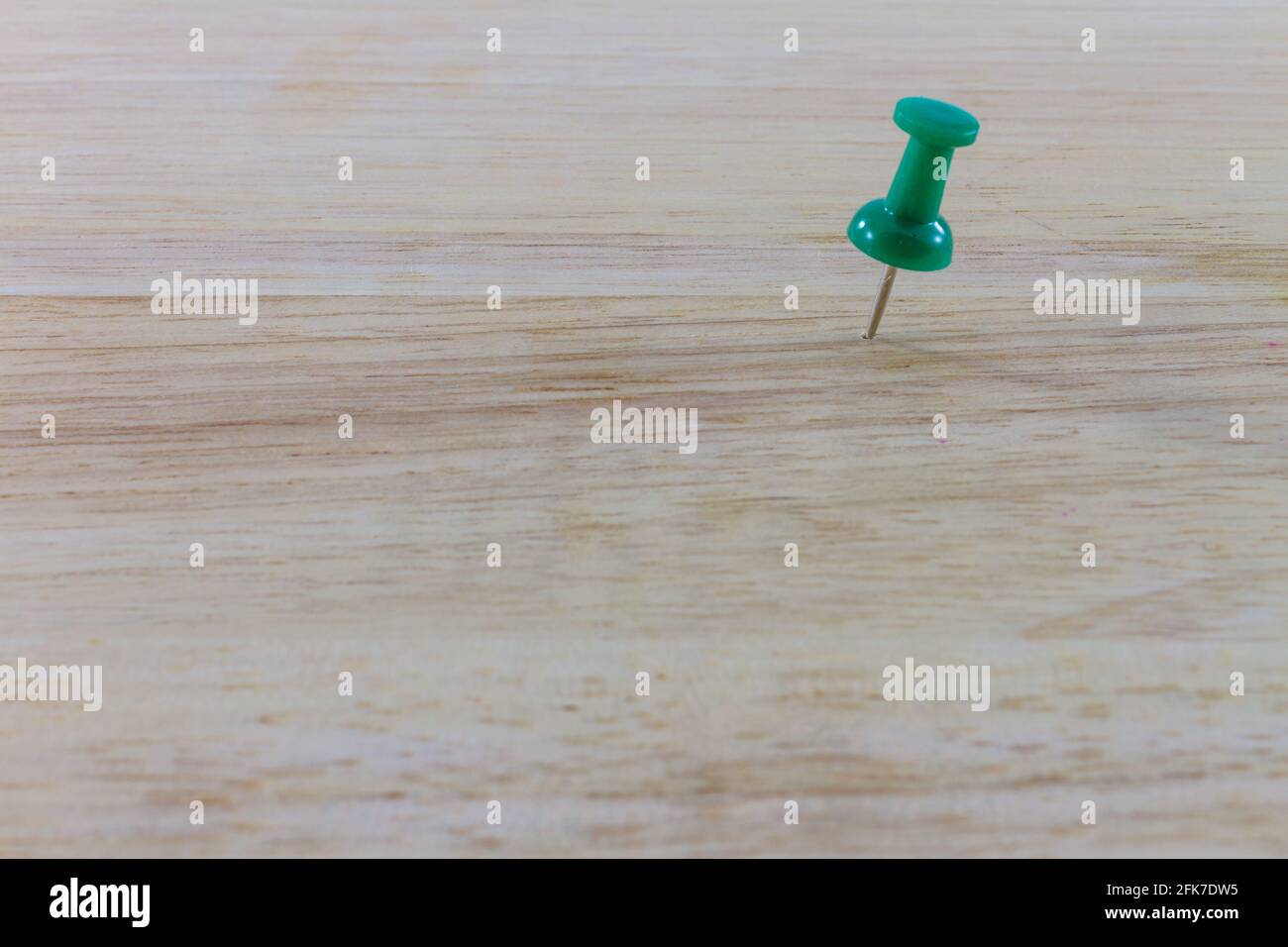 Green drawing pin hi-res stock photography and images - Alamy