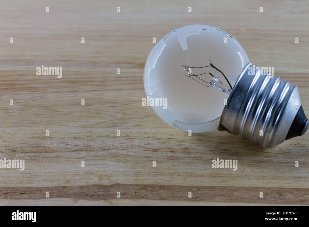 Broken lightbulb hi-res stock photography and images - Alamy