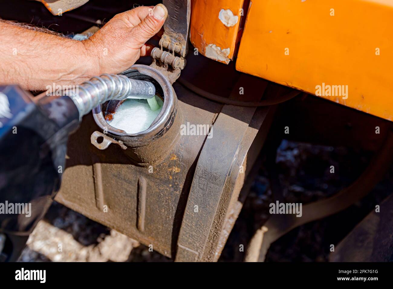Refill machine gun hi-res stock photography and images - Alamy