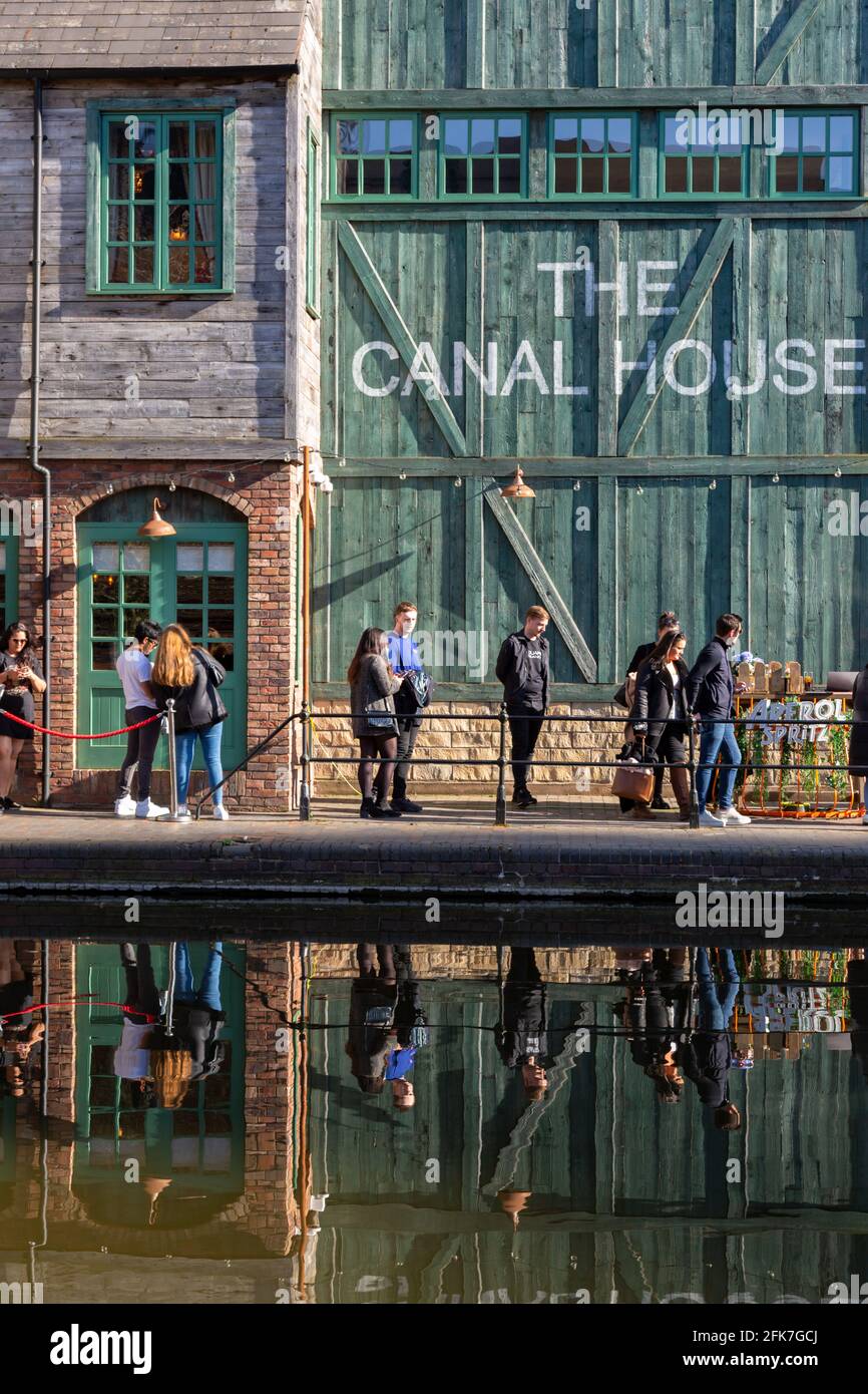 Queuing Outside Restaurant High Resolution Stock Photography and Images ...