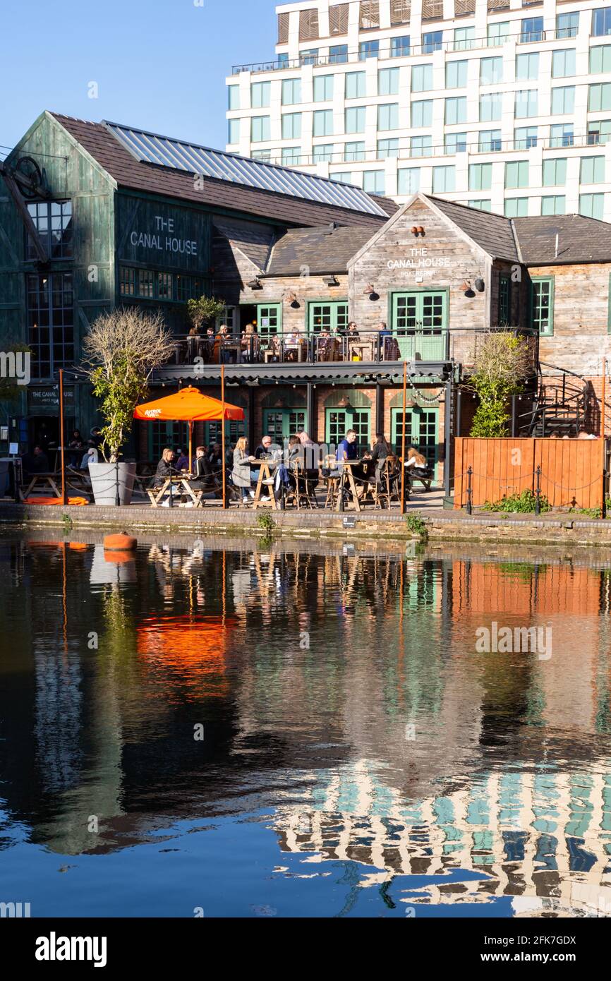 Waterside pub restaurant hi-res stock photography and images - Alamy
