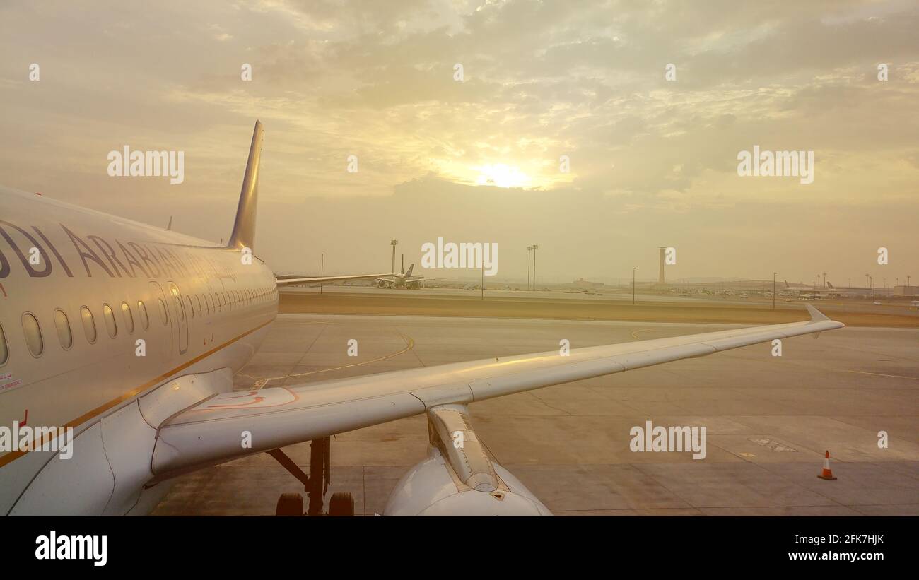 Riyadh airport hi-res stock photography and images - Alamy