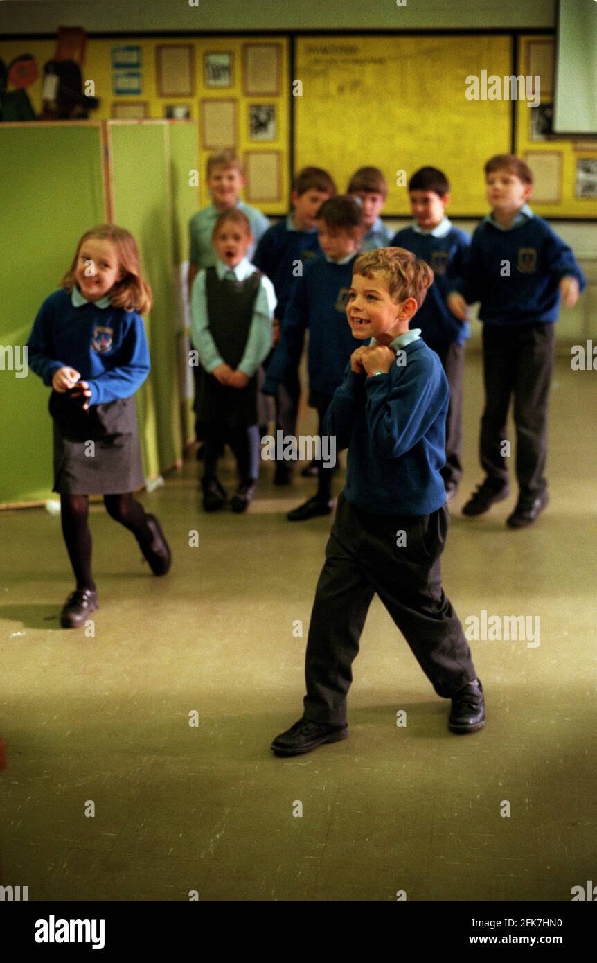 CHILDREN AT EAST SHEEN PRIMARY SCHOOL PERFORMING DURING A OPERA ...