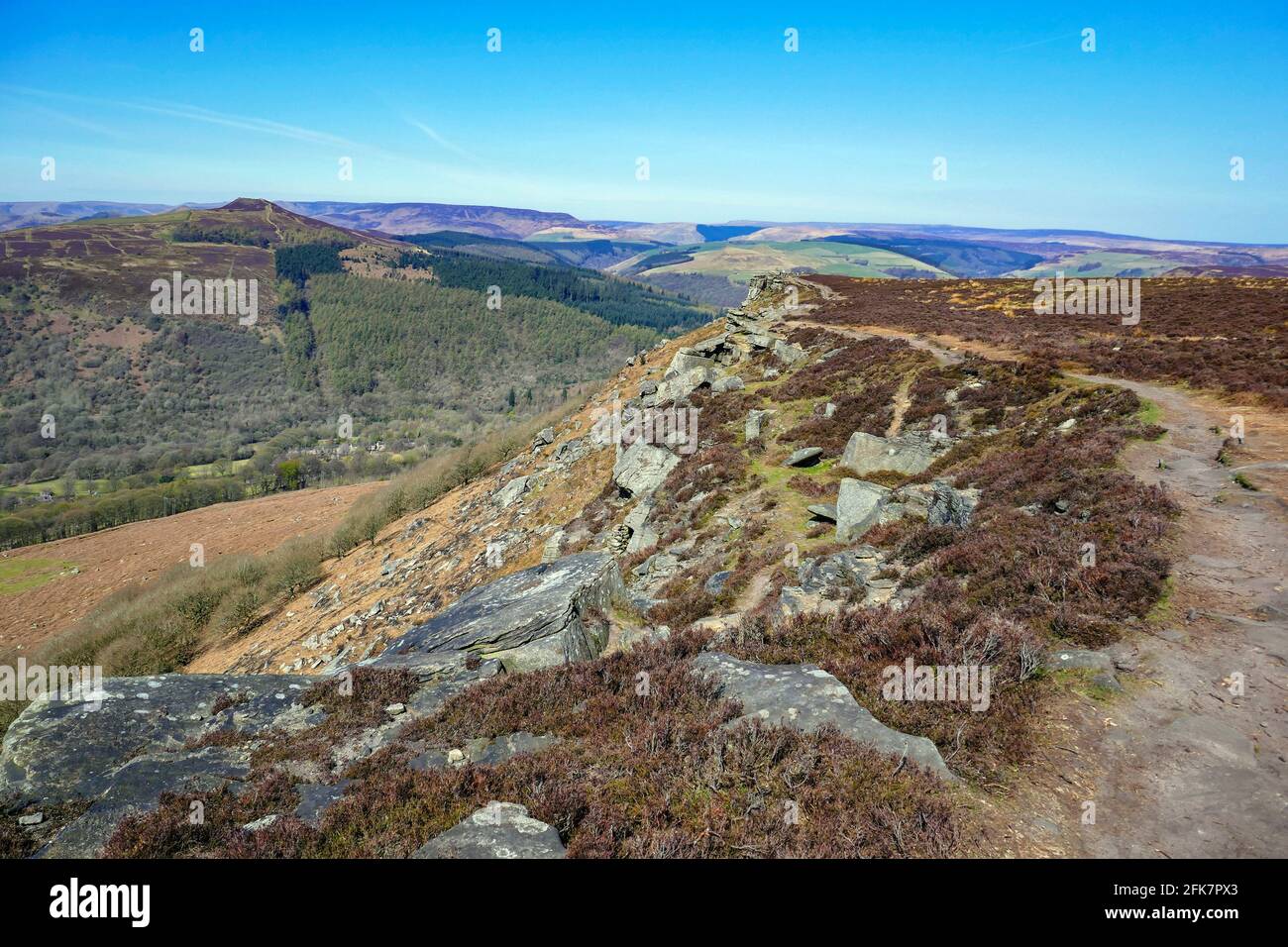 Bamford Edge above Ladybower Reservoir, Derbyshire, Peak District Stock ...