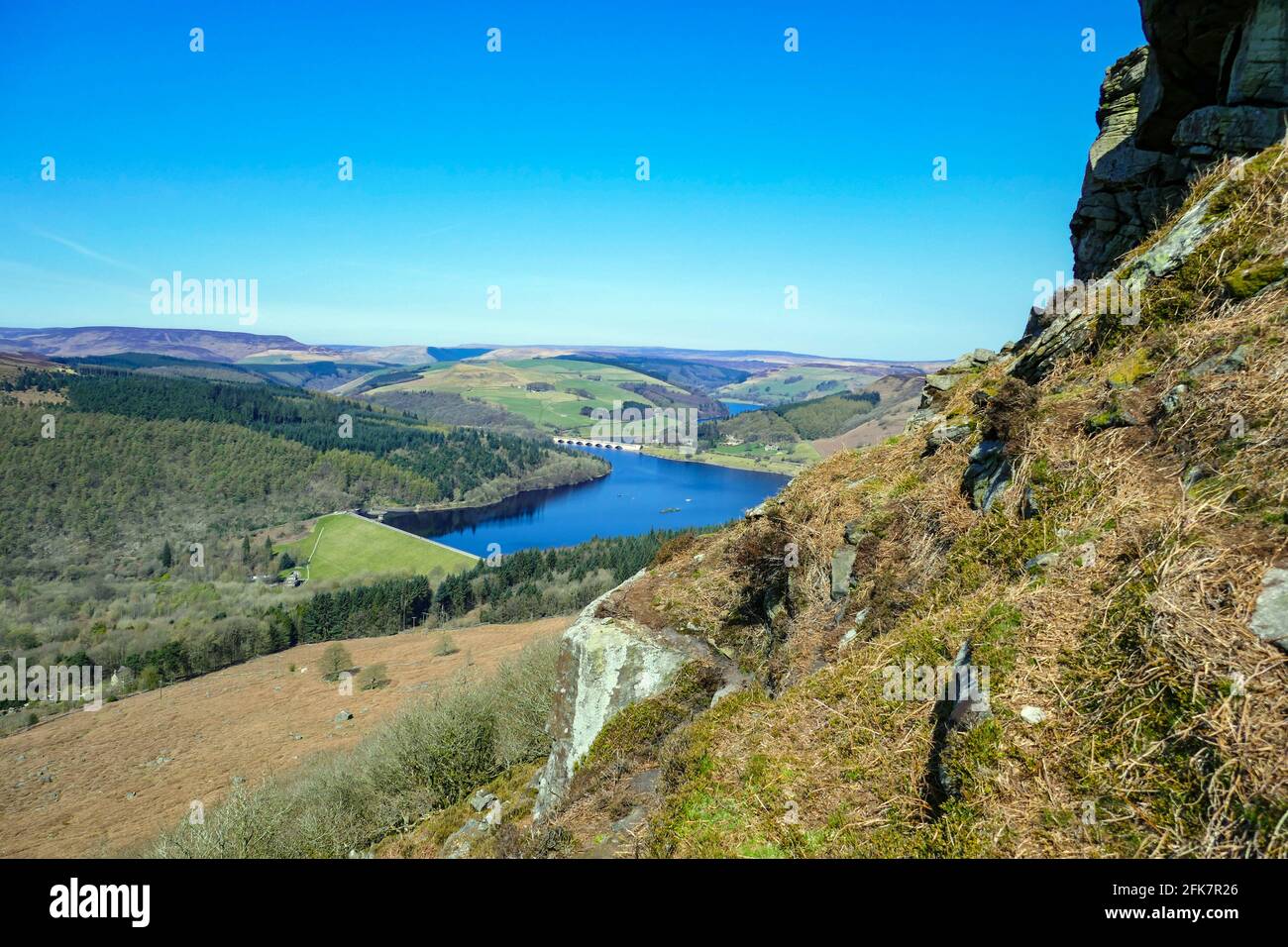 Bamford Edge above Ladybower Reservoir, Derbyshire, Peak District Stock ...