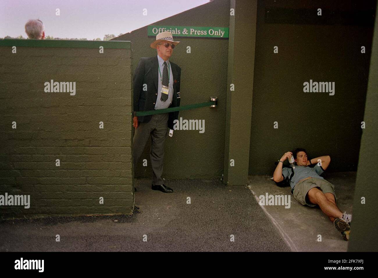Wimbledon tennis spectators hi-res stock photography and images - Alamy