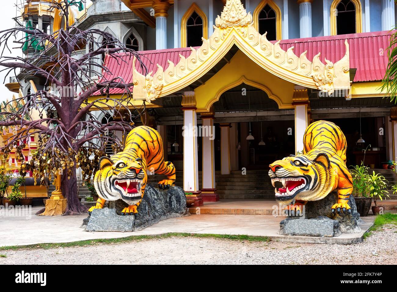 Statues of tigers at entrance to buddhist pagoda Tham Suea near Tiger ...