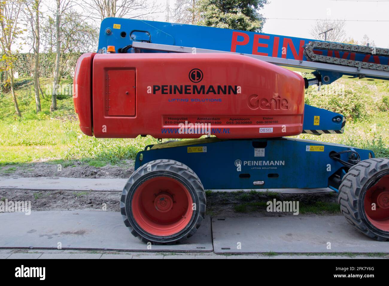 Lifting solution hi-res stock photography and images - Alamy